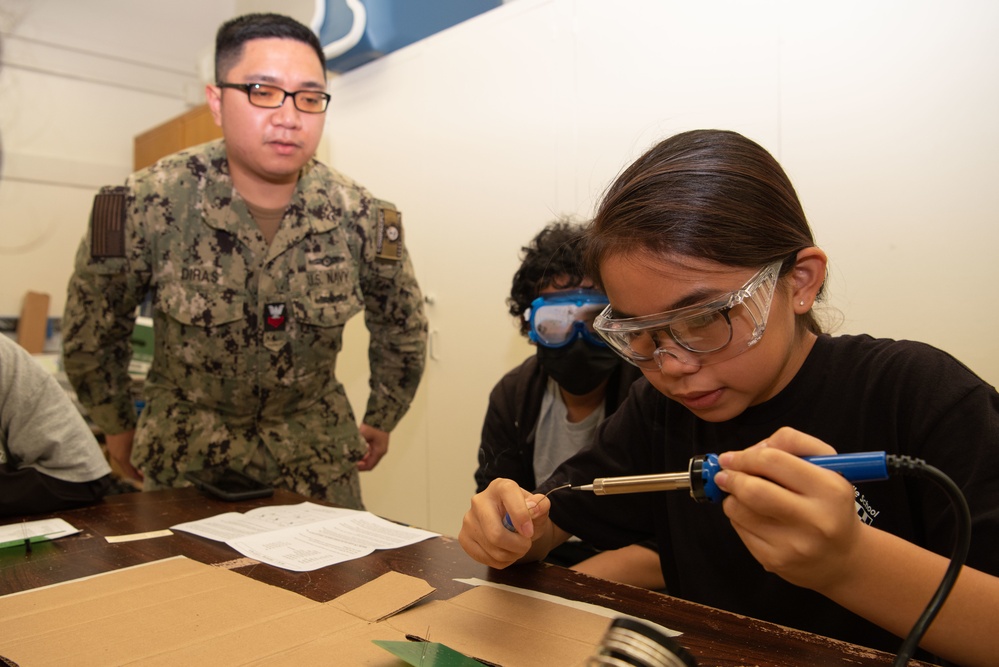 DVIDS - Images - COMPACFLT Sailors Mentor Students at Middle School ...