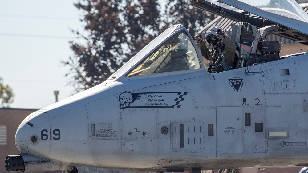 DVIDS - Images - Col. McGarry Fini Flight [Image 3 of 6]