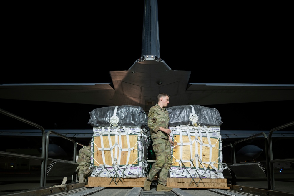 DVIDS - Images - 26th ERQS Executes Combat Airdrop [Image 4 of 5]