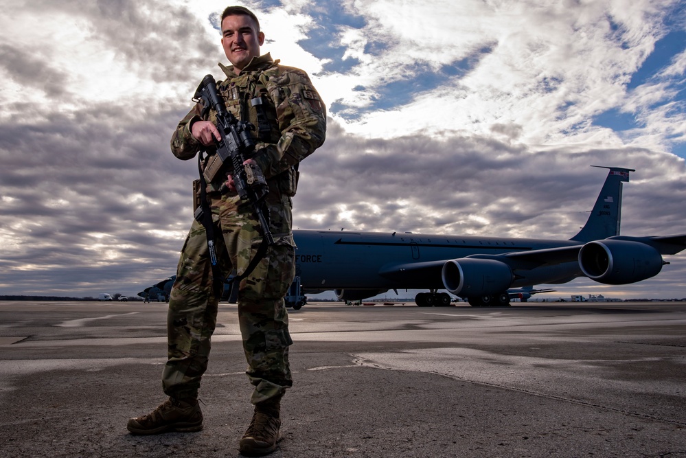 DVIDS - Images - Keeling receives 121st Airman of the Year award [Image ...