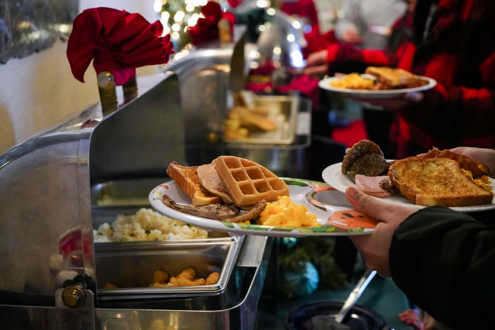 DVIDS - Images - CFAY MWR Hosts Breakfast with Santa Event [Image 1 of 10]