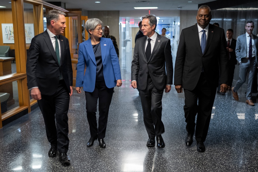 DVIDS - Images - SECDEF AUSMIN Press Availability [Image 1 of 11]