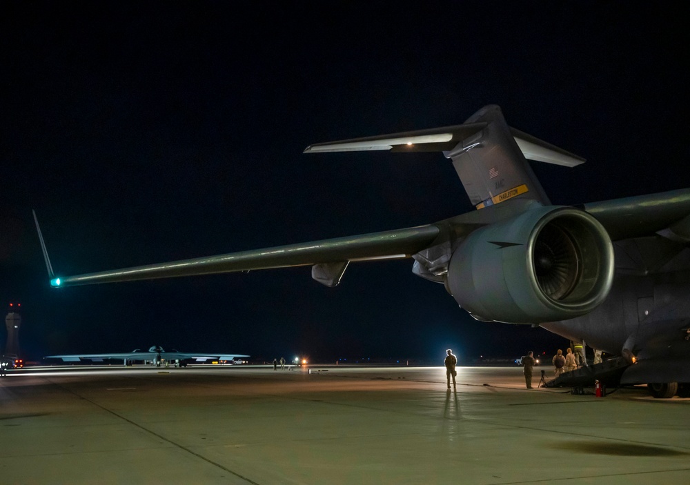 DVIDS - Images - 15th AS connects with 509th BW for first C-17, B-2 ...