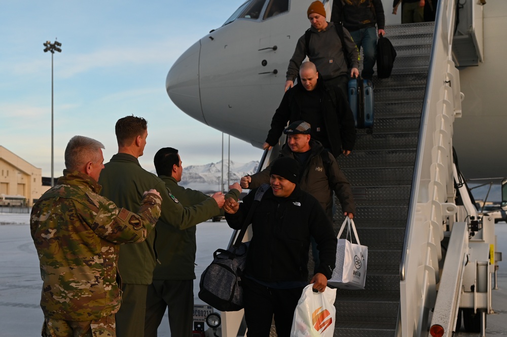 DVIDS - Images - Airmen Return Home [Image 2 of 3]