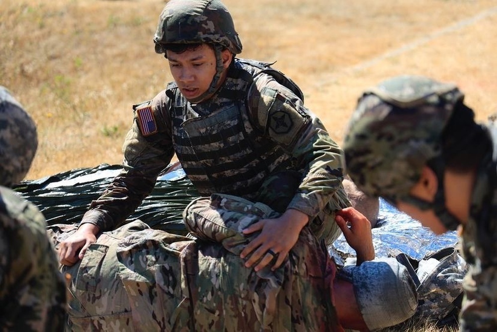 DVIDS - Images - 364th ESC Conduct Combat Life Saver Training [Image 5 ...
