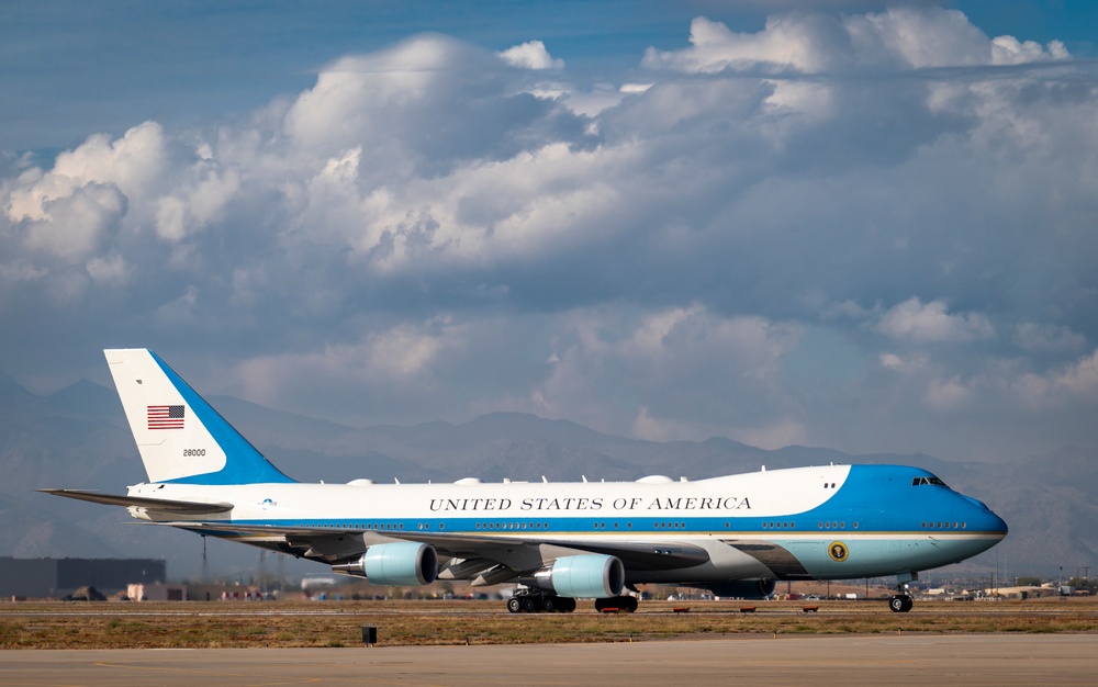 DVIDS - Images - POTUS lands at Luke AFB [Image 1 of 4]