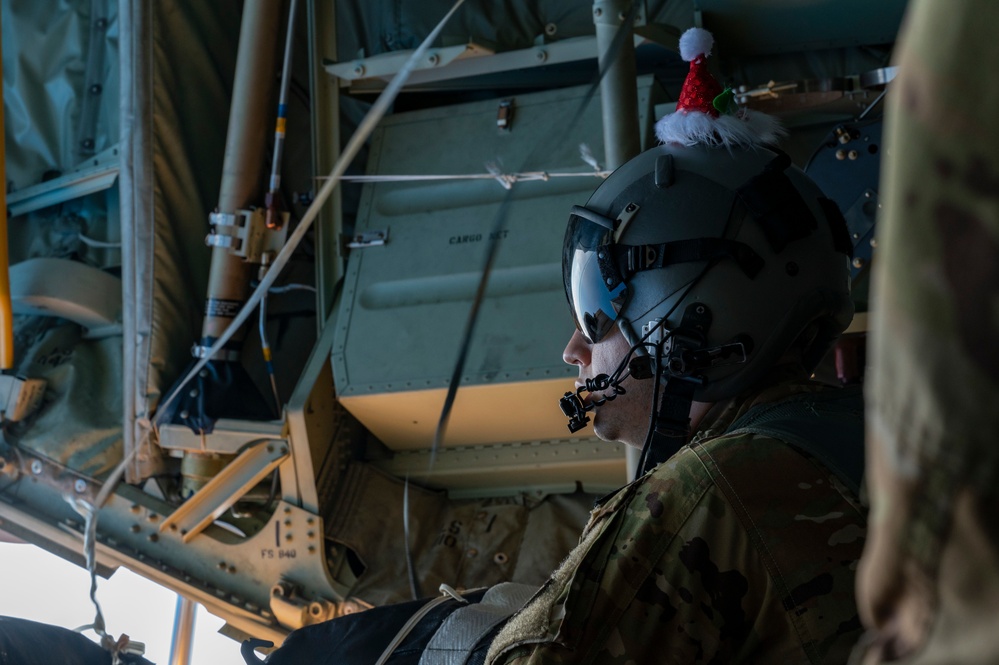 DVIDS - Images - Operation Christmas Drop, 2022. [Image 8 of 17]