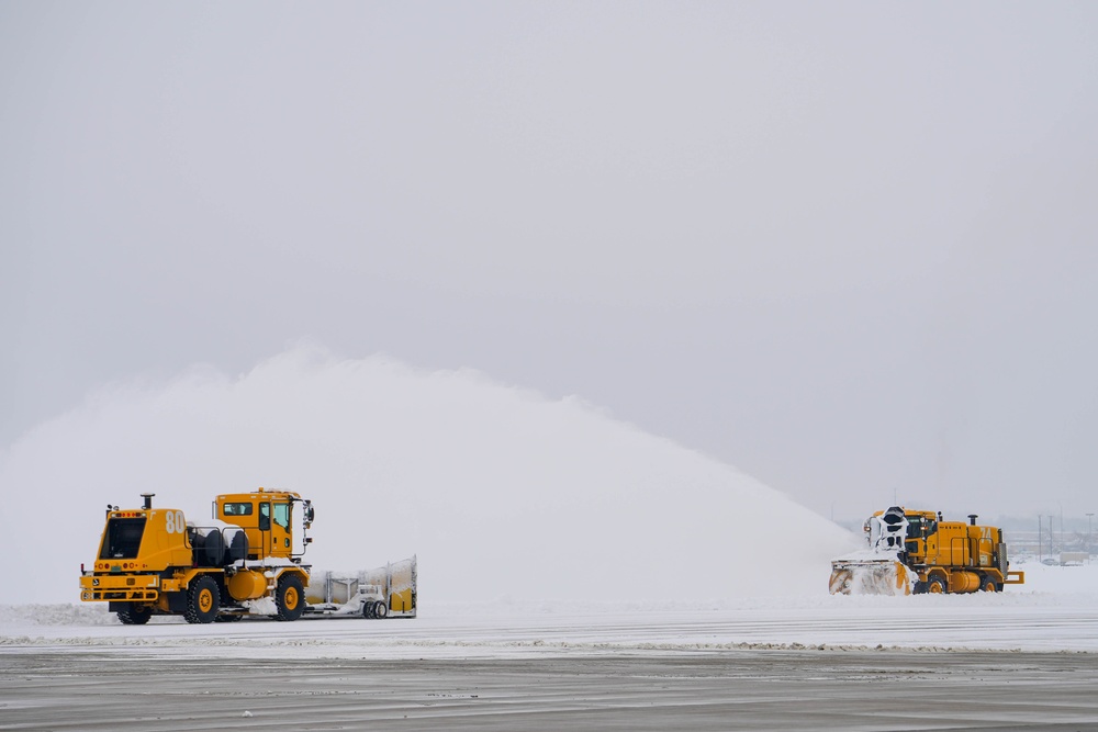 DVIDS - Images - 114th Fighter Wing Snow Team hard at work [Image 1 of 7]