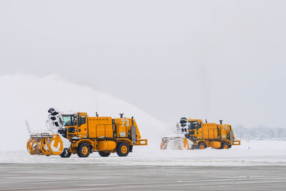 DVIDS - Images - 114th Fighter Wing Snow Team hard at work [Image 3 of 7]