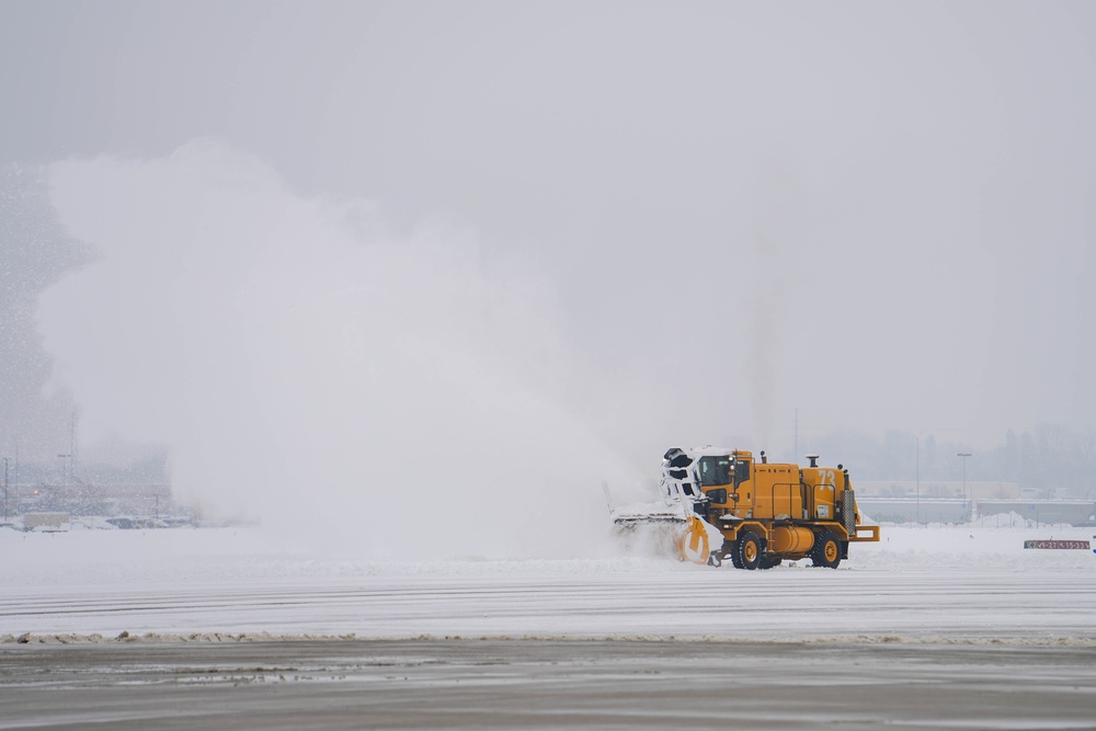 DVIDS - Images - 114th Fighter Wing Snow Team hard at work [Image 7 of 7]
