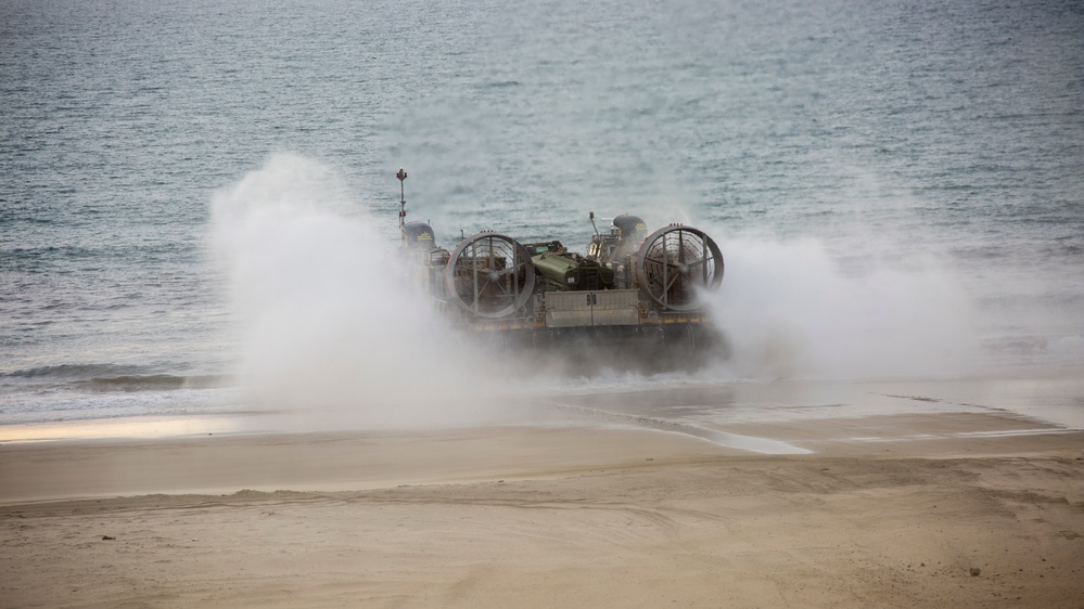 DVIDS - Images - Steel Knight 23: MACG-38 loads an AN/TPS-80 G/ATOR on ...