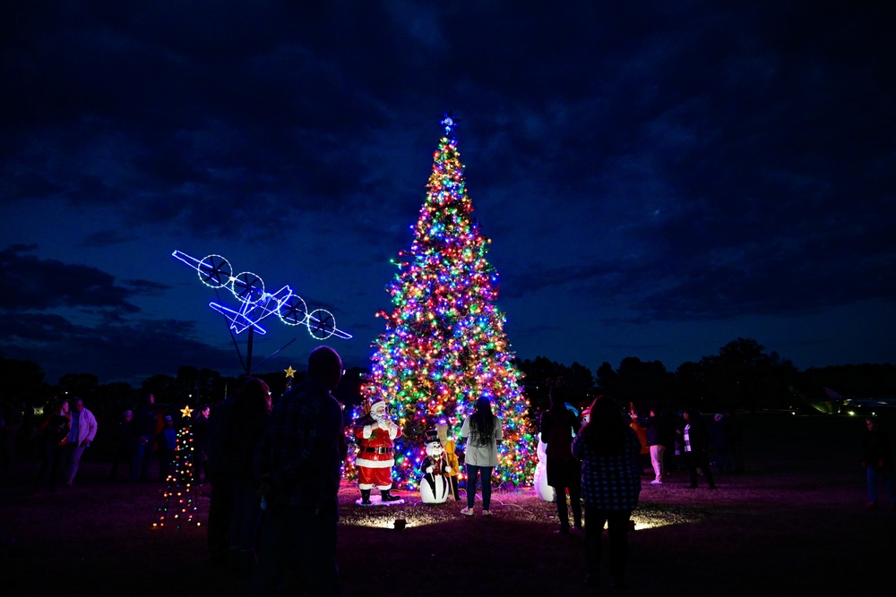 DVIDS - Images - LRAFB holds tree lighting ceremony [Image 1 of 2]