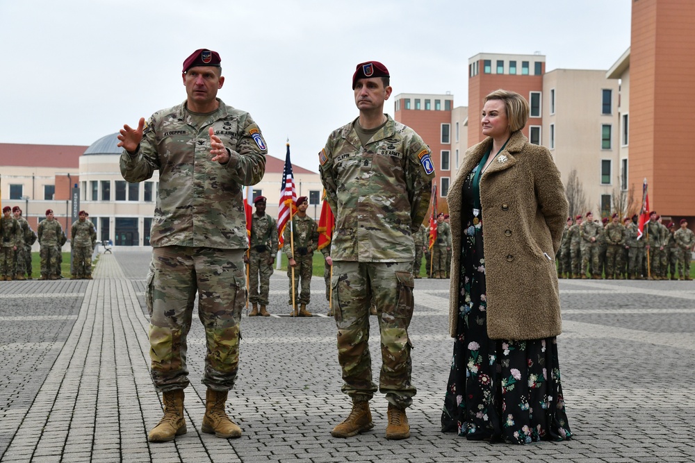 DVIDS - Images - Award Ceremony Command Sgt. Major Christopher D. Clapin [Image 3 of 6]