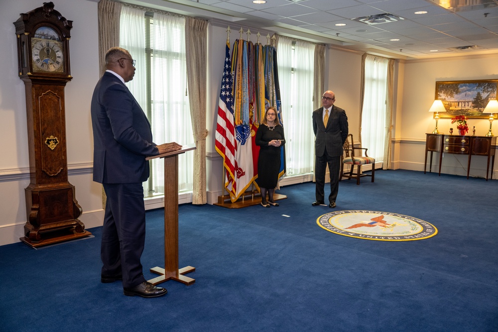 DVIDS - Images - Secretary Austin administers oath of office to Robert ...