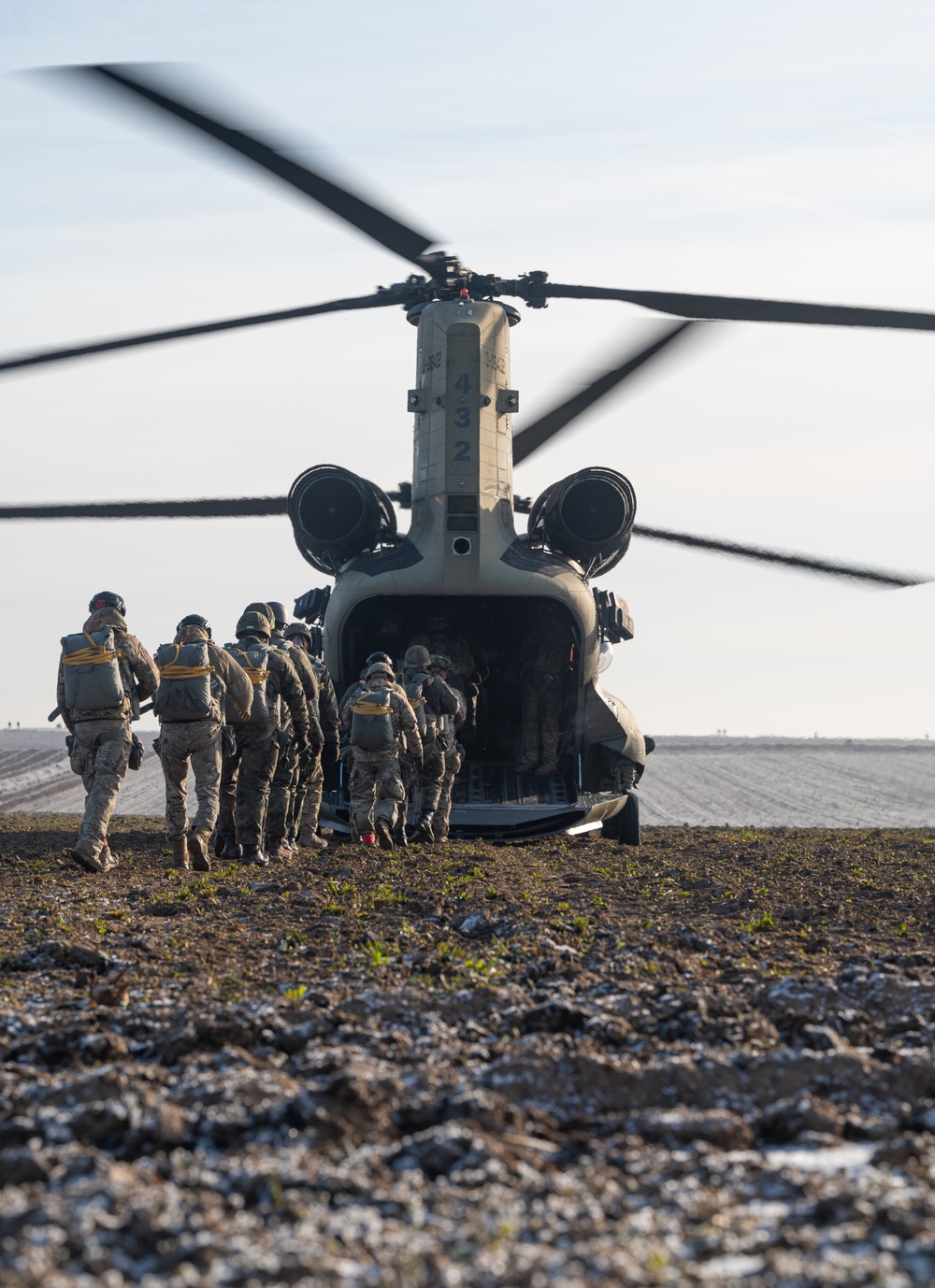 DVIDS - Images - NATO allies conduct joint drop training [Image 4 of 8]
