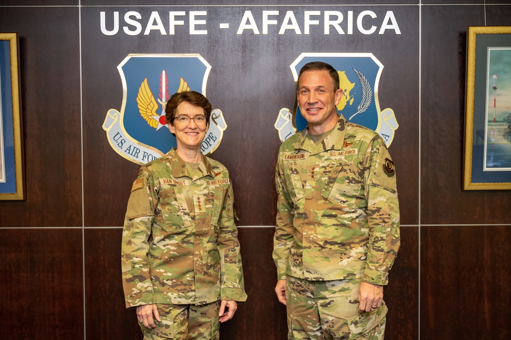 DVIDS - Images - TRANSCOM Commander visits USAFE-AFAFRICA HQ