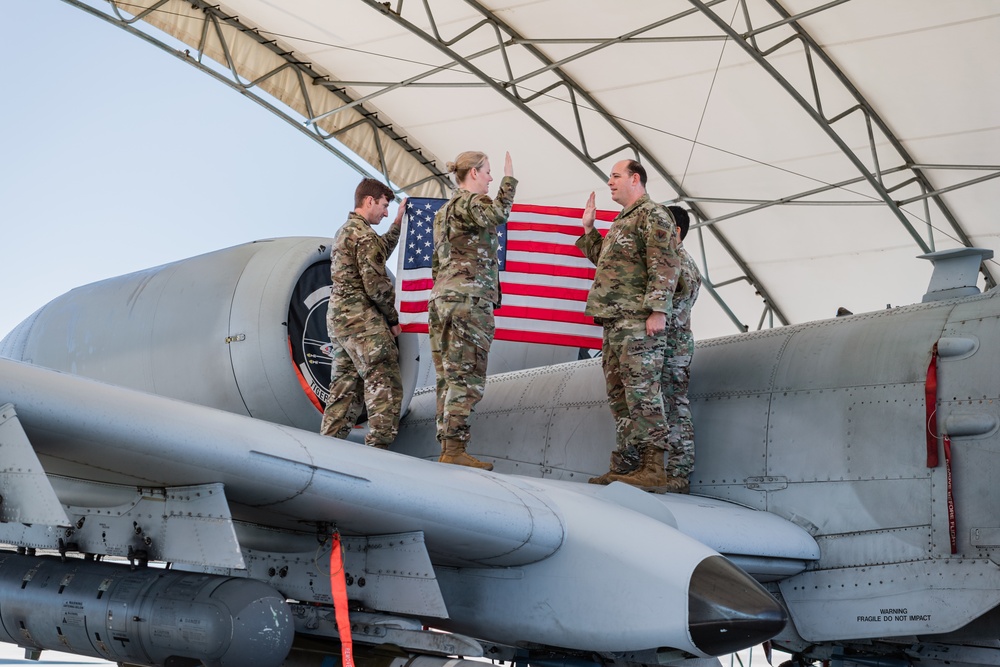 DVIDS - Images - A-10C Thunderbolt II Reenlistment [Image 3 of 5]