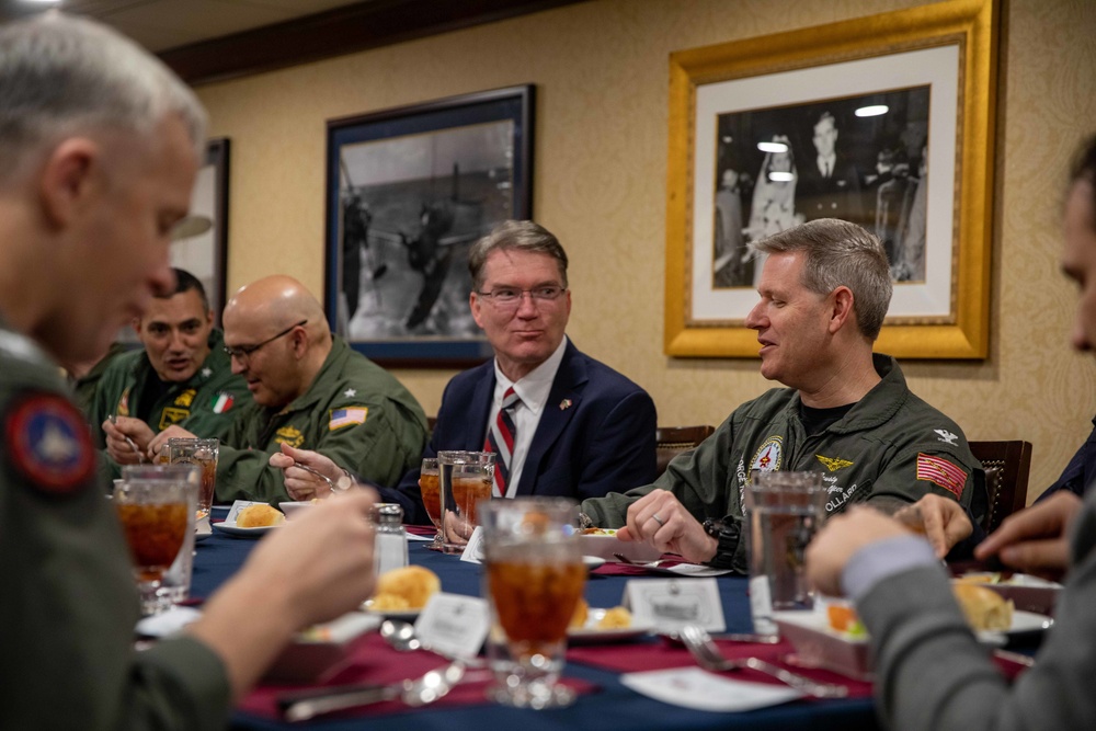 DVIDS - Images - Distinguished Visitors Aboard USS George H.W. Bush ...