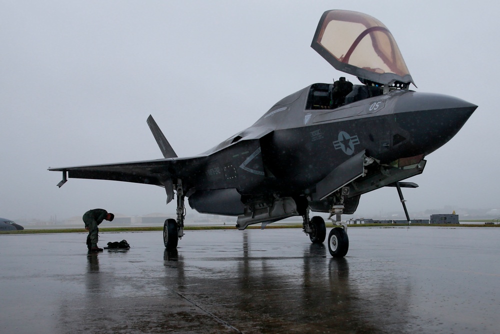 DVIDS - Images - A foggy day for Ryukyu Vice 23.1; VMFA-242 departs ...