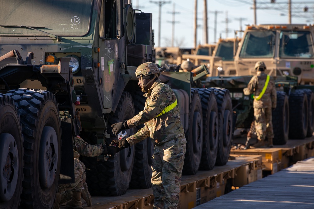 DVIDS - Images - 10th MDSB CENTCOM Equipment Redeployment [Image 4 of 5]