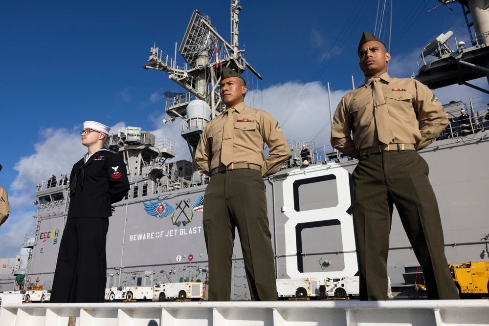 DVIDS - Images - USS Makin Island Man the Rails [Image 5 of 5]