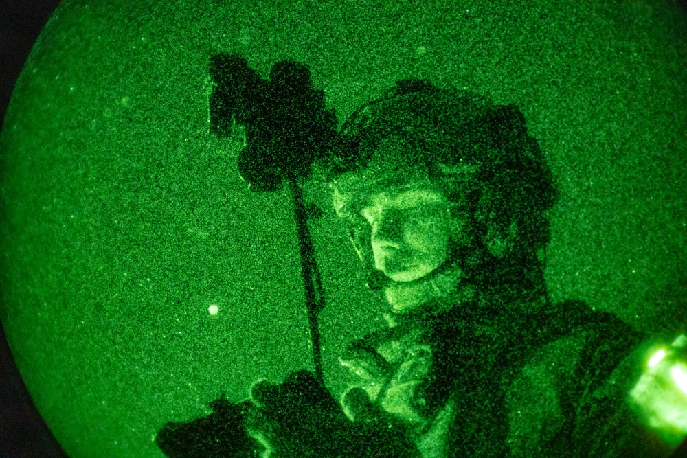 DVIDS - Images - 3/7 Conducts live-fire night range [Image 4 of 26]