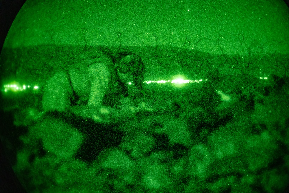 DVIDS - Images - 3/7 Conducts live-fire night range [Image 10 of 26]