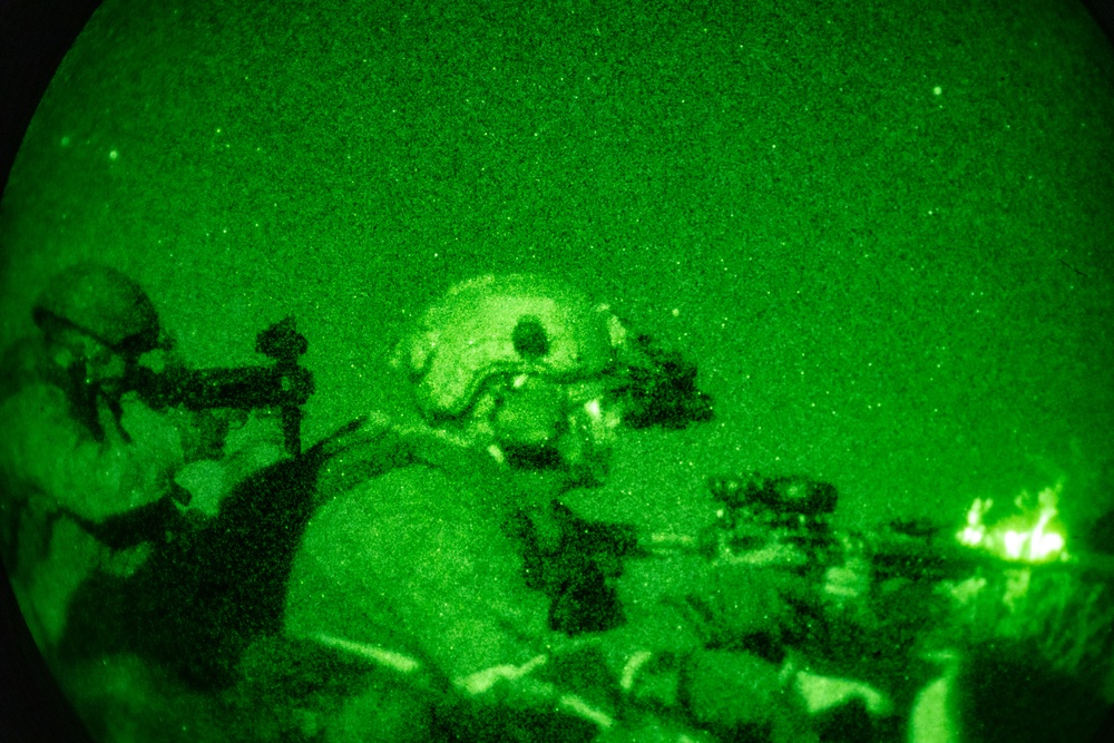DVIDS - Images - 3/7 Conducts live-fire night range [Image 15 of 26]
