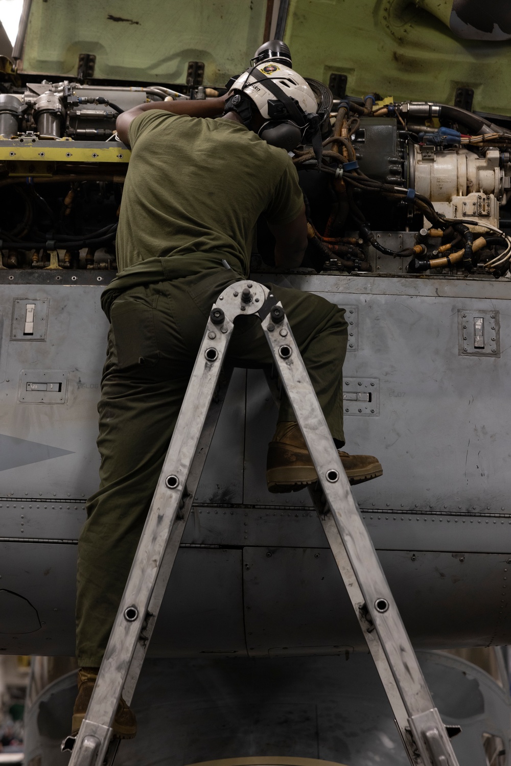 DVIDS - Images - Hanger Maintenance [Image 2 of 3]