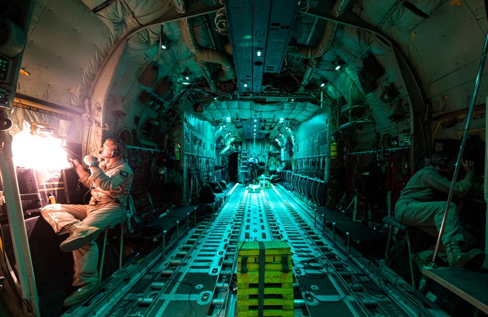 DVIDS - Images - Two KC-130J Super Hercules conduct TAAR with MV-22 ...