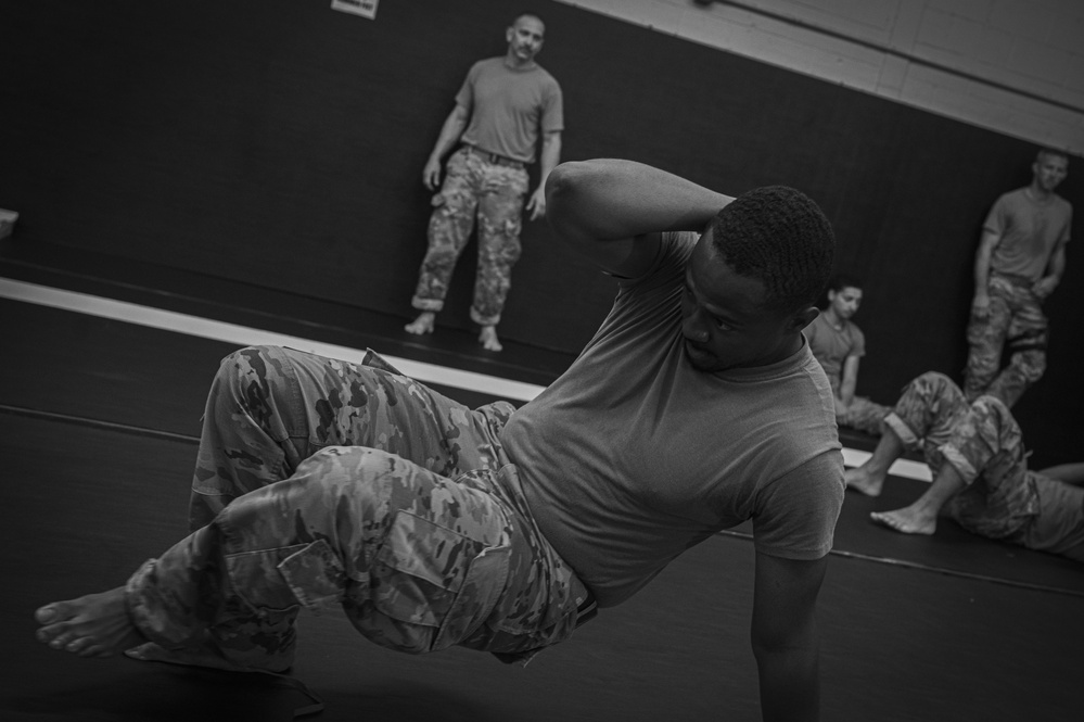 DVIDS - Images - Fieldcraft Hostile: Self Protection [Image 4 of 8]