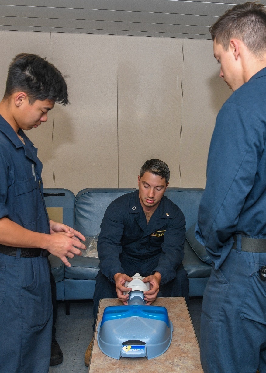 DVIDS - Images - 221217-N-TC338-1005 [Image 5 of 13]