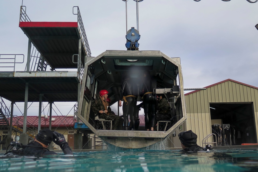 DVIDS - Images - Combat Logistics Battalion 15 Performs Under Water ...