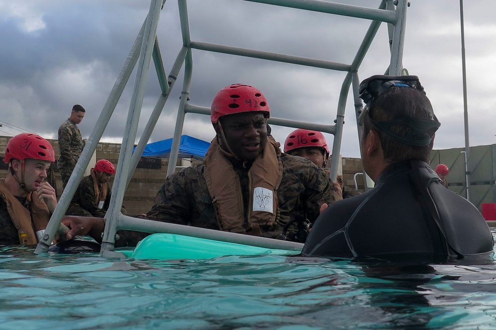 DVIDS - Images - Combat Logistics Battalion 15 Performs Under Water ...