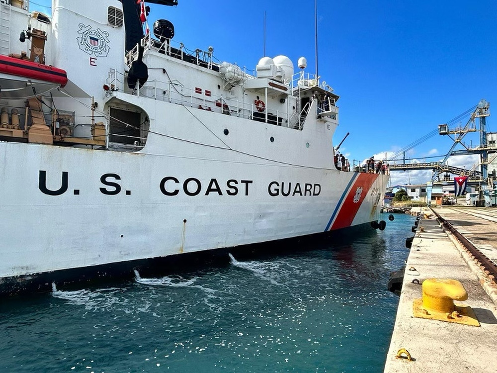 DVIDS - Images - Coast Guard repatriates 273 people to Cuba