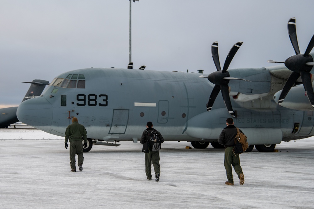 DVIDS - Images - Toys for Tots 2022: Pre-Flight Checks [Image 1 of 8]