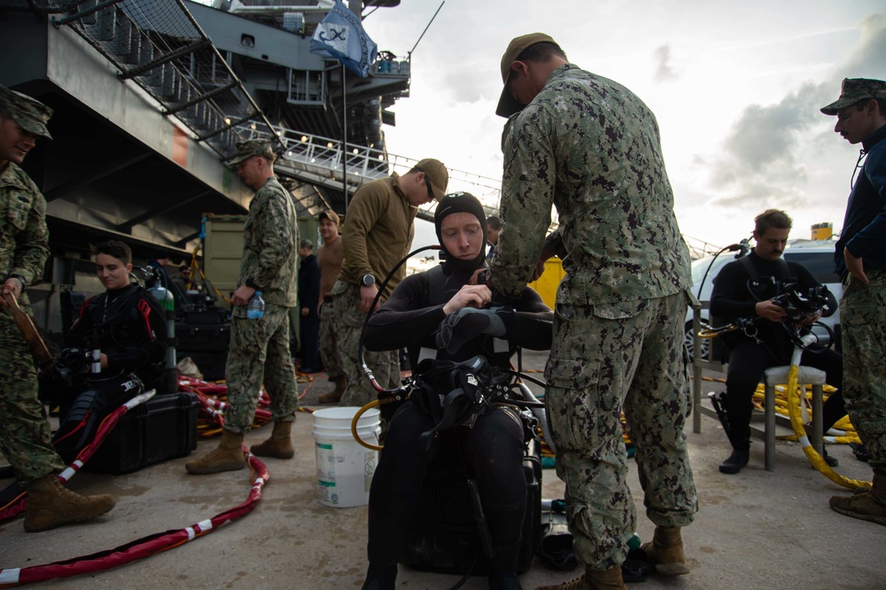 DVIDS - Images - Navy Divers Receive Practical Training Aboard USS ...