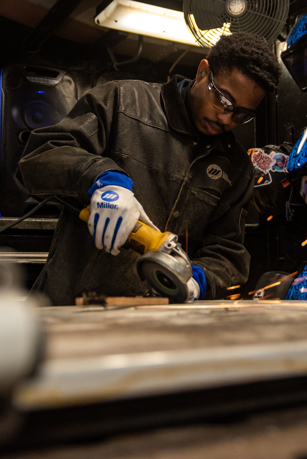 DVIDS - Images - USS Ronald Reagan (CVN 76) Sailors perform ...