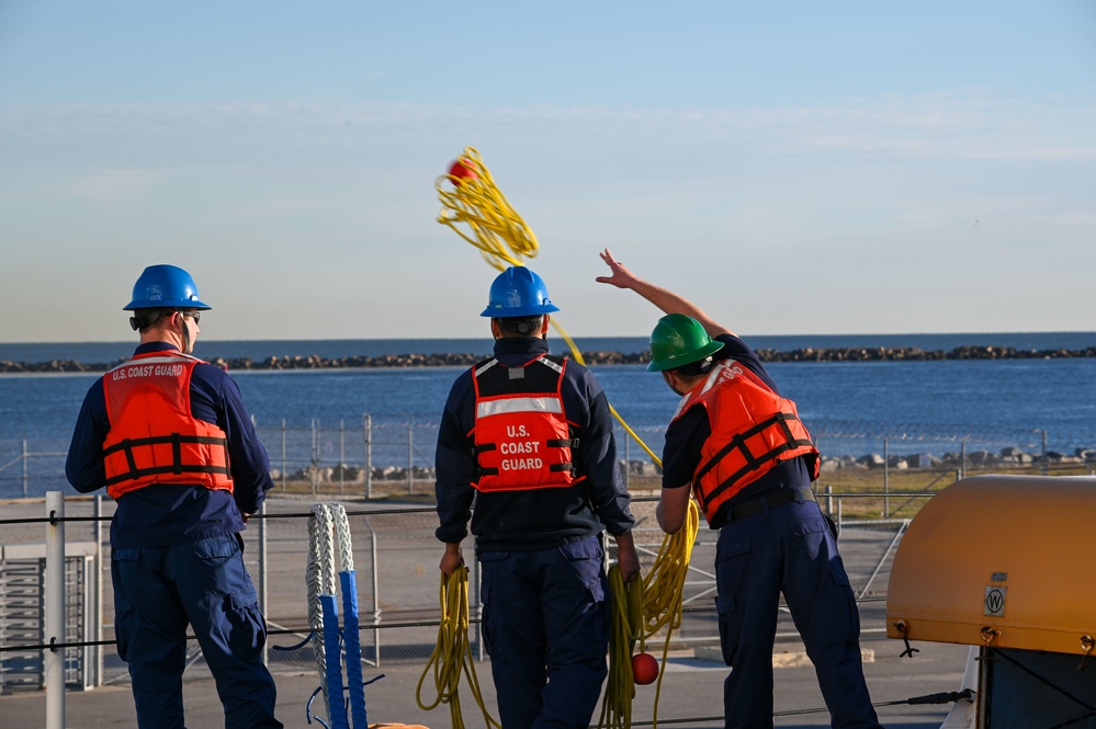 DVIDS - Images - USCGC Stone's crew conducts mooring evolutions [Image ...