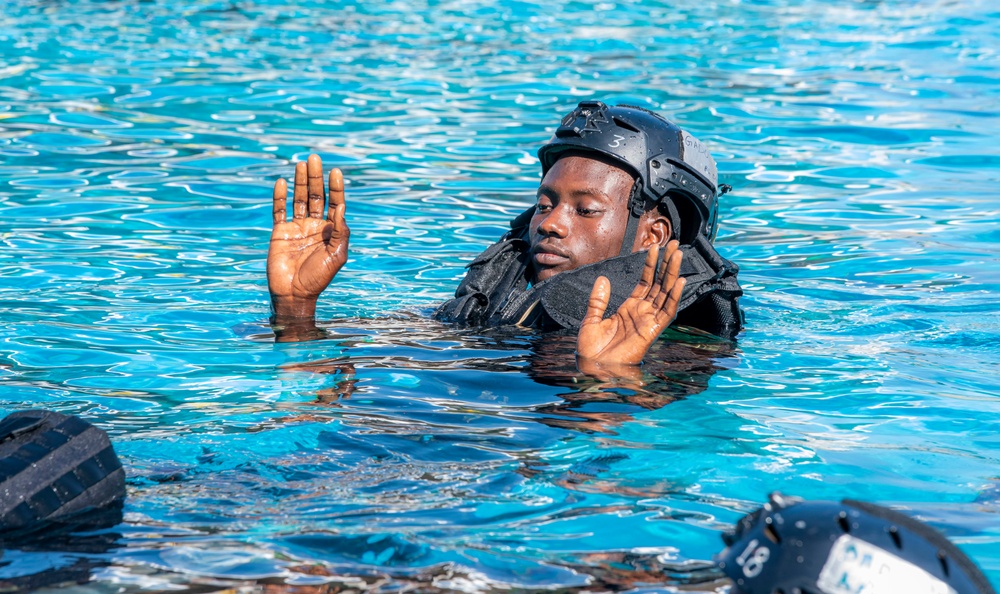 DVIDS - Images - NAVSCIATTS Riverine Course Conducts Float Test [Image ...