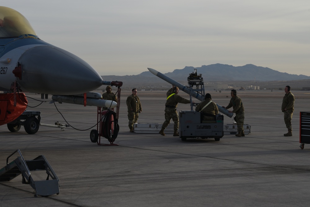 DVIDS - Images - Weapons load competition [Image 1 of 6]