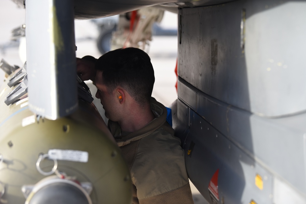 DVIDS - Images - Weapons load competition [Image 4 of 6]