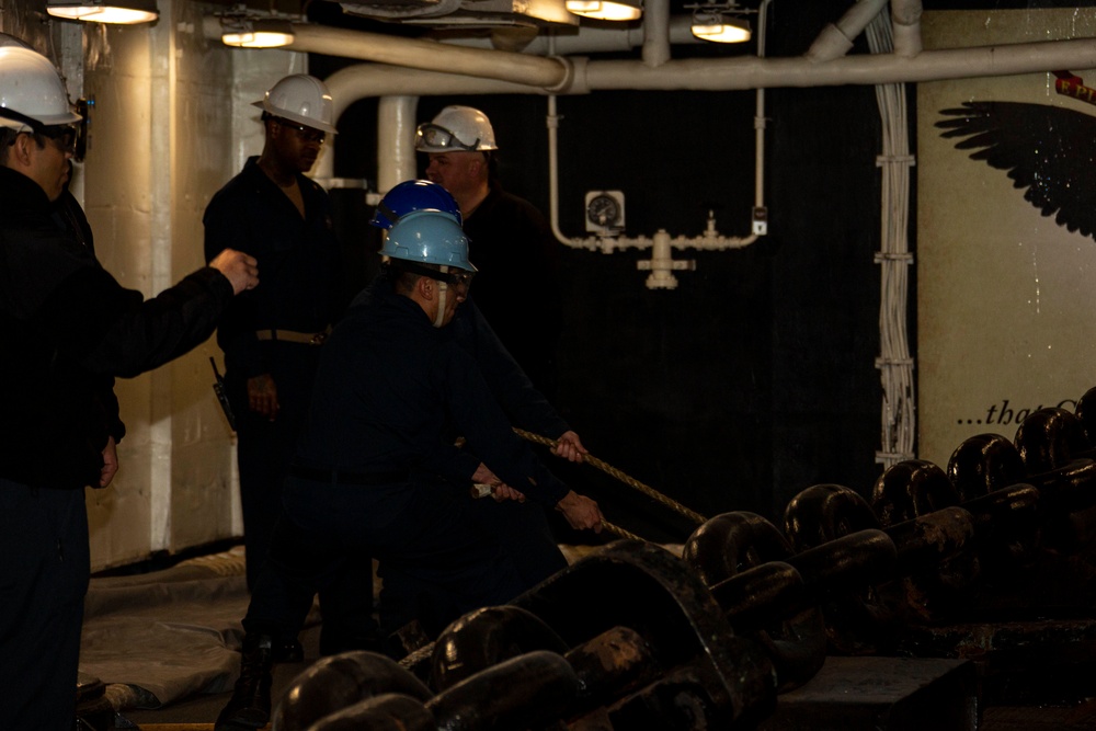 DVIDS - Images - Abraham Lincoln conducts an anchor drop test [Image 1 ...