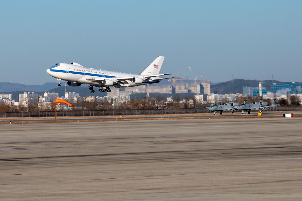 DVIDS - Images - SecDef touches base at Osan [Image 1 of 3]