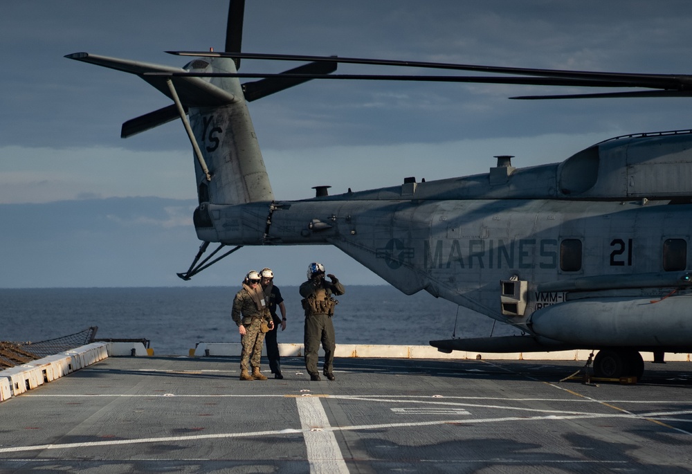 DVIDS - Images - 26th MEU Sergeant Major Visits Marines and Sailors ...