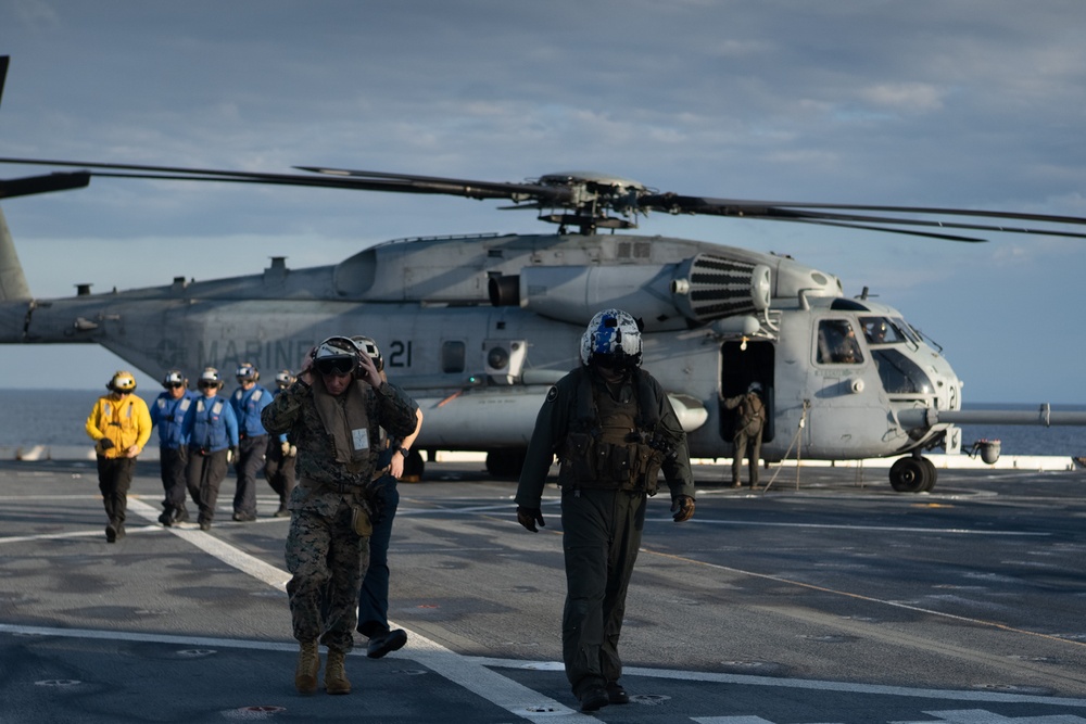 DVIDS - Images - 26th MEU Sergeant Major Visits Marines and Sailors ...