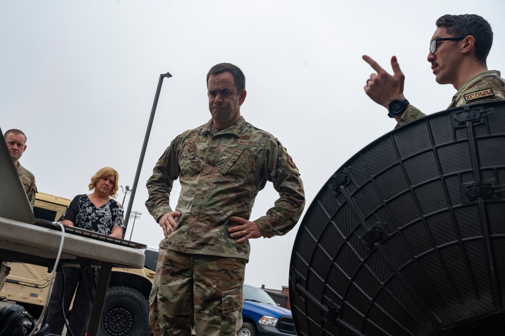 DVIDS - Images - Col. Allen Herritage visits the 1st Combat Camera ...