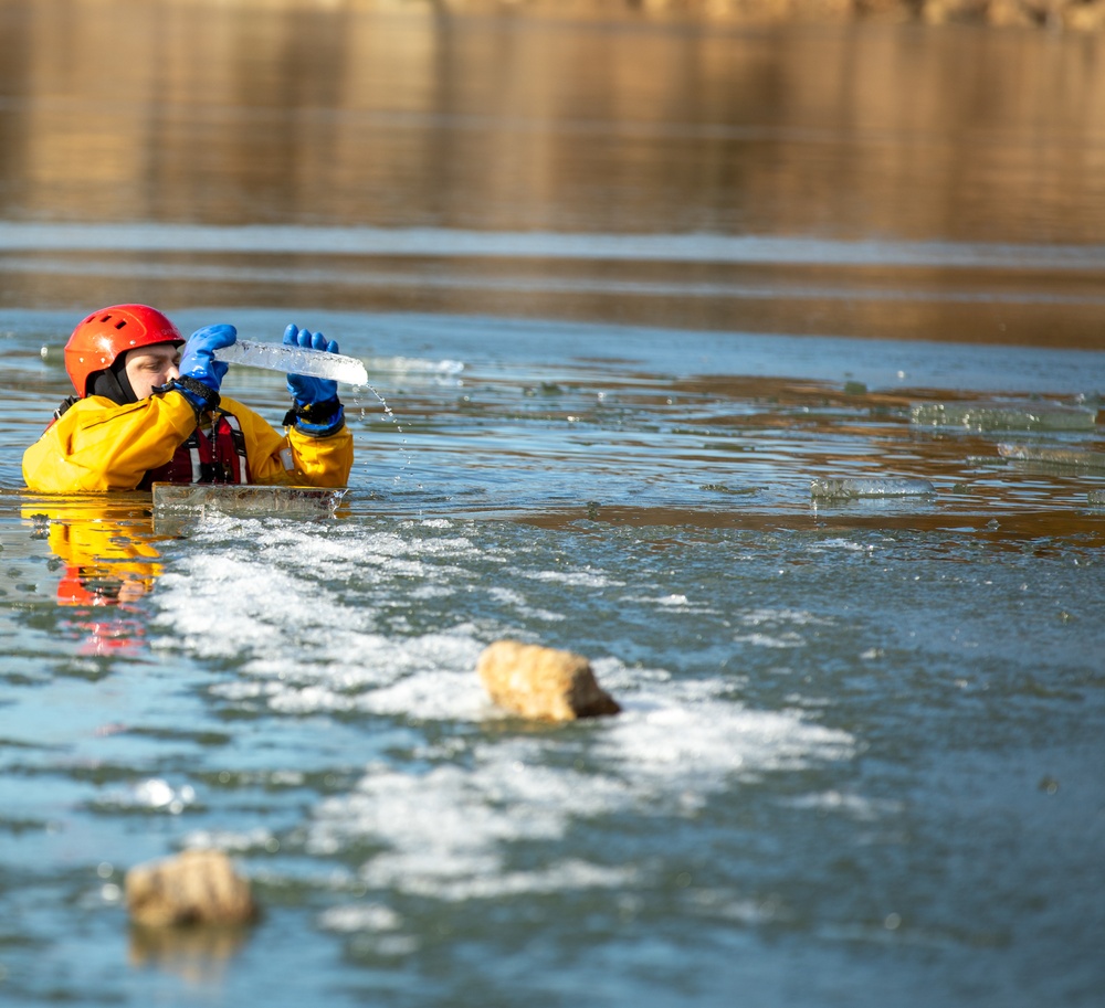 DVIDS - Images - Fort Riley Firefighters conduct ice rescue training ...