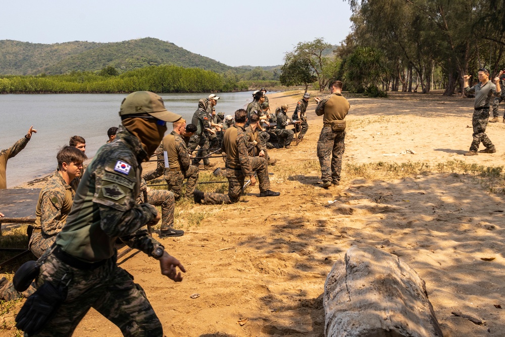 DVIDS - Images - 13th MEU Maritime Raid Force Amphibious Landing Drills ...
