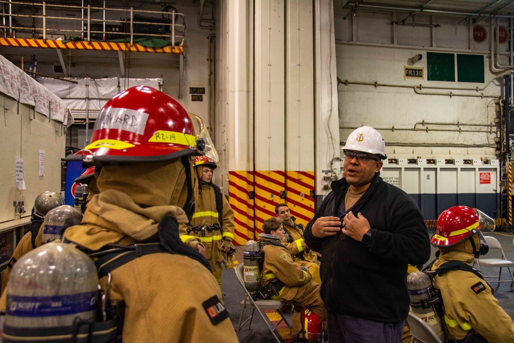 DVIDS - Images - USS Ronald Reagan (CVN 76) conducts an integrated ...
